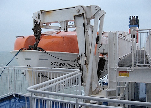 Davit system: efficient facade access system for simple buildings